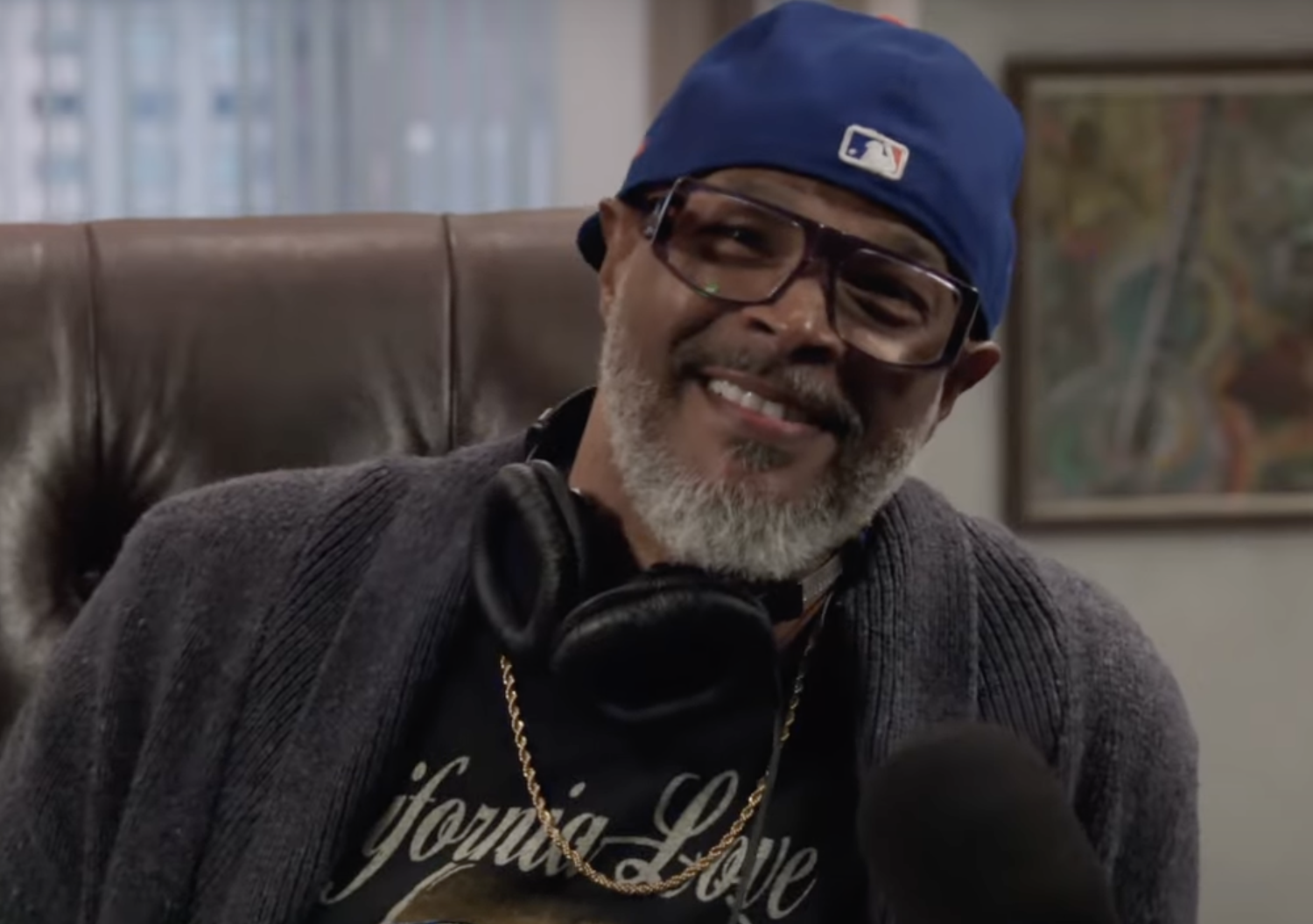 CBS Releases First Look Of Wayans Father-Son Comedy 'Poppa's House ...